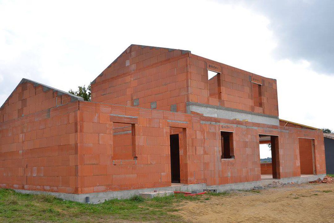 Bio'Bric réinvente la brique en terre cuite, écologique et isolante pour construire des maisons ...